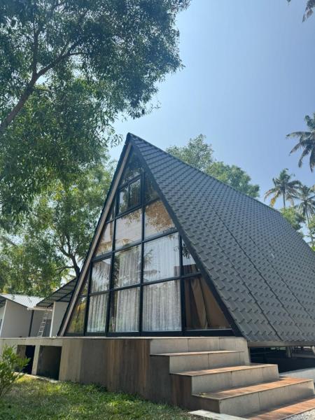 Th Lagoon - Kollam
