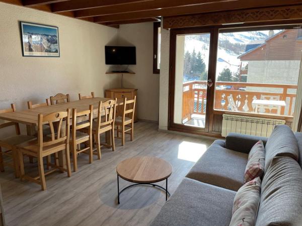 À Deux Pas Des Pistes Et De La Crèche, Appartement Cosy Avec Terrasse, Parking Et Casier à Ski. - Fr-1-516-66 - La Grave
