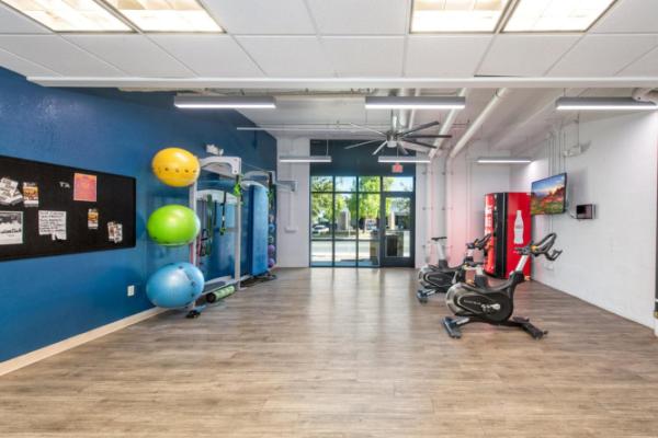 Cozy 2br-spring Training! W Pool, Gym & Parking - Tempe, AZ