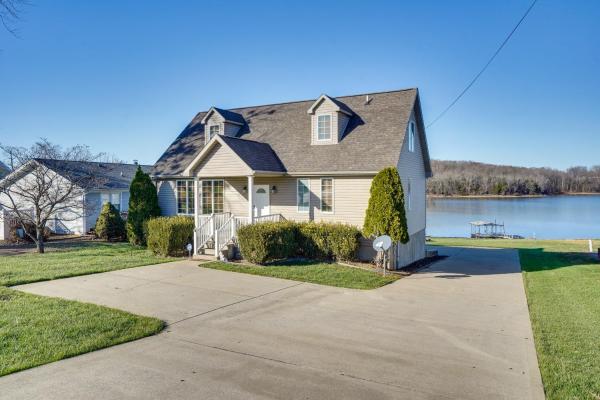 Hot Tub, Dock And Views Waterfront Home In Cadiz! - Kentucky