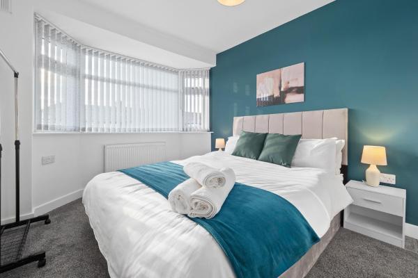 Comfortable 3 Bedroom Home, Driveway With Free Parking, Close To City Centre, Ideal For Work & Family - Coventry