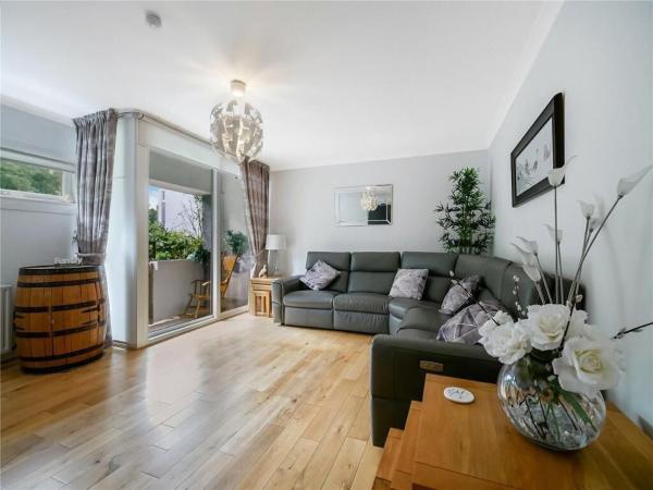Beautiful House In Thornliebank - Glasgow