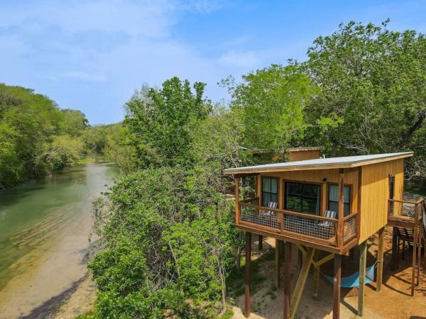 Waterfront Sky Cabin 3 - Canyon Lake, TX