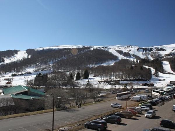 Superbe T2 Cabine Avec Terrasse Et Parking à Super Besse - Fr-1-814-66 - Super-Besse