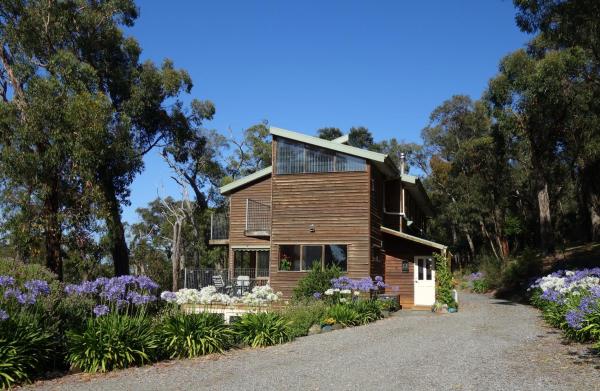 Queen Room With Balcony At Kookaburra Retreat - Melbourne