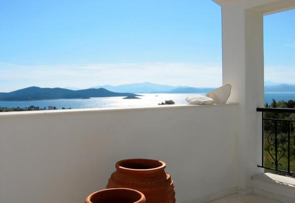 Villa With Sea View, Grand Terrace - Эвбея