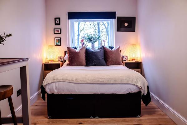 Serene Walk To Cathedral, Restaurants - Salisbury