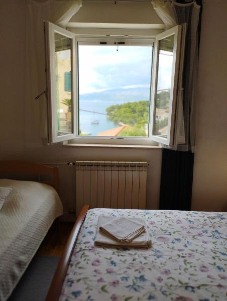 Apartments Kat - Postira