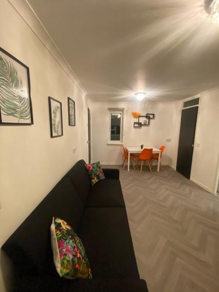 Centrally Located Apt With Parking - 울버햄프턴