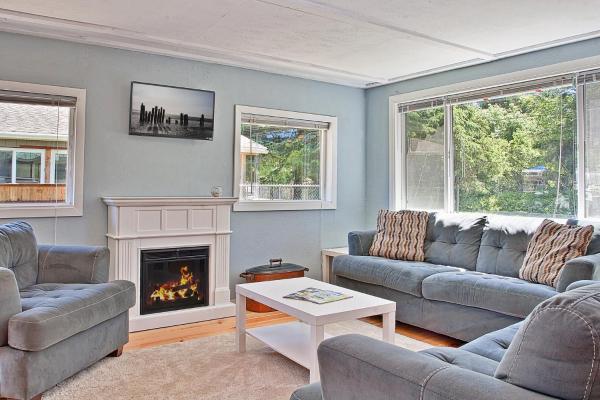 Ten Pines Cottage - Ocean Shores, WA