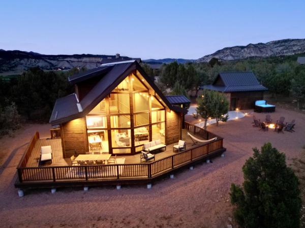 White Cliffs Vista Panoramic Views Hot Tub Nps - Orderville, UT