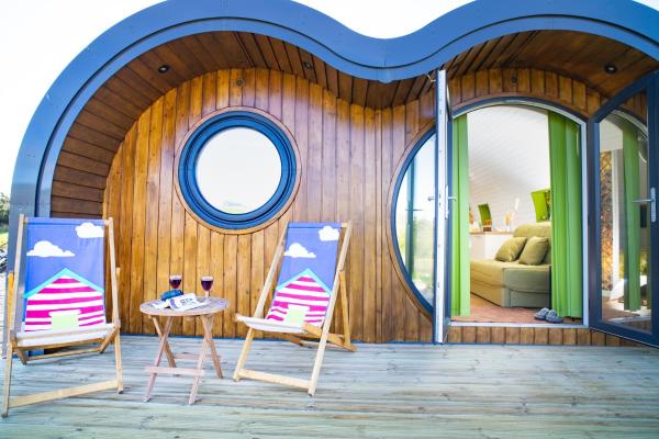 Let's Glamp Retro - Queen - Carmarthenshire