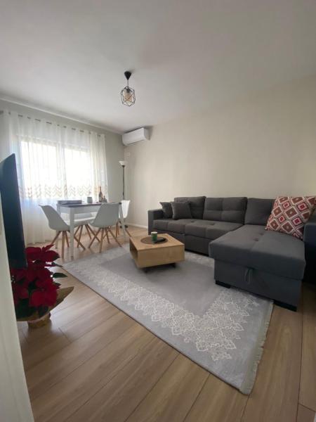 Emmas Place- Apartamenti Modern Por Miqesor Ne Qender Te Elbasanit - Elbasan