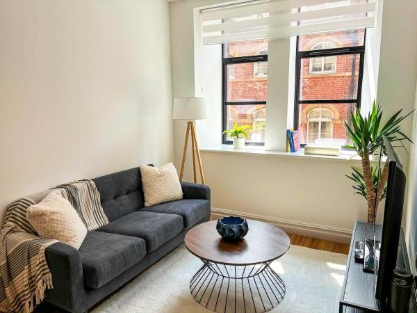 Modern Leeds Central Stay -2 Min Walk From Station - University of Leeds