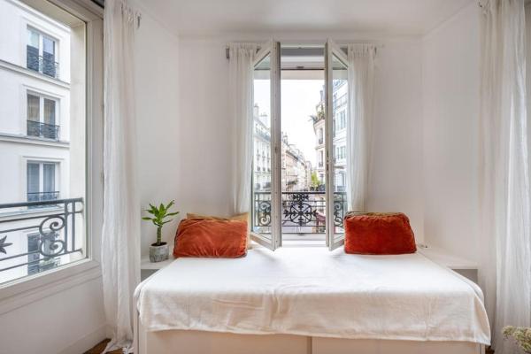 Cosy Apartment With 270 Degrees View On Paris Streets - Gare du Nord - Paris