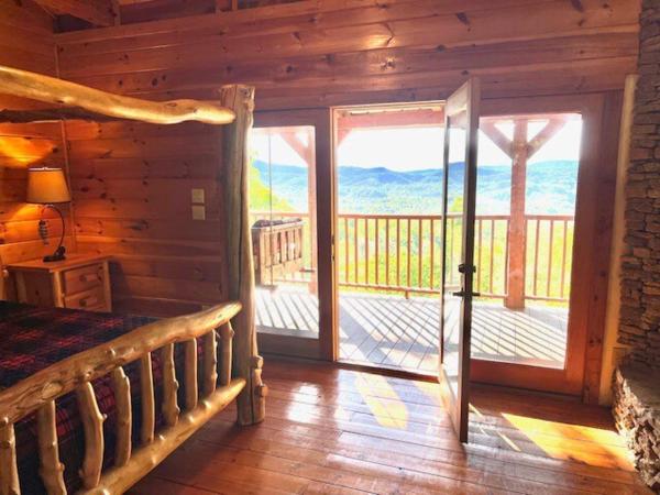 Views - Spring Sale! - King Bed - Pets Welcome - Townsend, TN