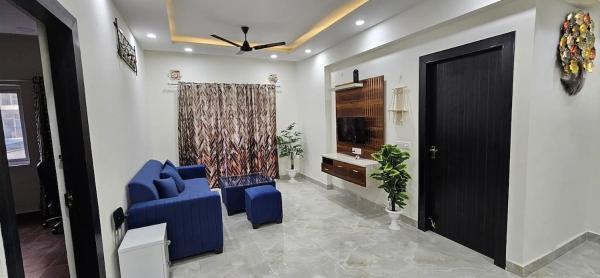 Near Gaur City Mall, 2bhk Spacious Society Flat Ff - Ghaziabad
