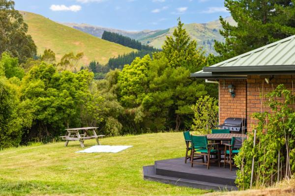 Forest View - Spacious & Private Full Home Retreat - Little River, New Zealand