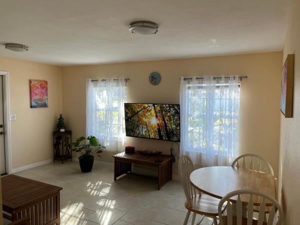 Charming 3 Bedroom 2 Bathroom And A Lanai - Venice, FL