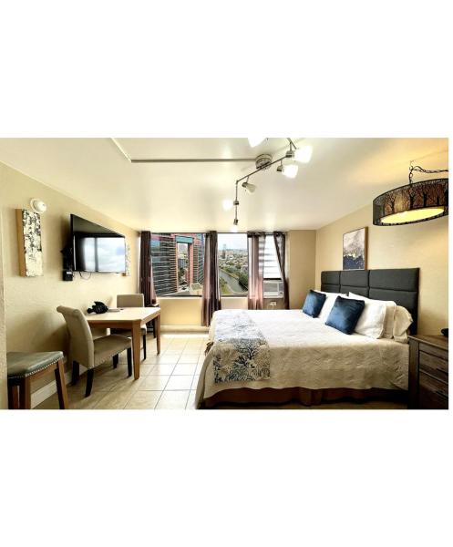King Bed, Spacious, Legal, View - Honolulu, HI