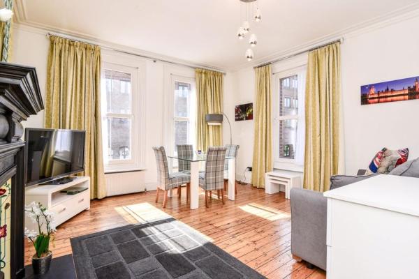 Gorgeous First Floor Apartment Near Station - London
