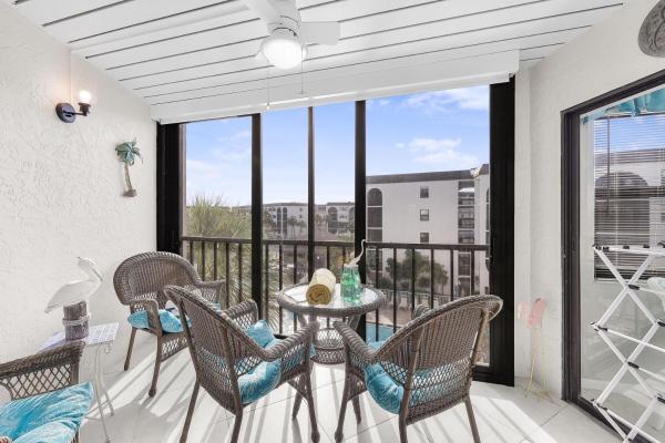 Waterfront Condo In Anglers Cove With Pools And Spas - Marco Island, FL