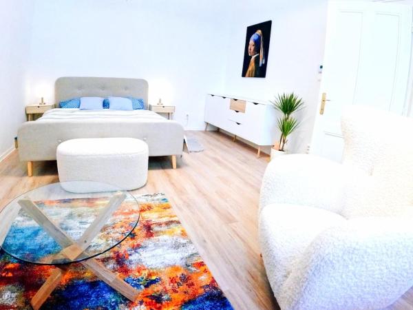 Lazaretska Apartment In City Center, Great Location, Stylish, Near Eurovea - Bratislava