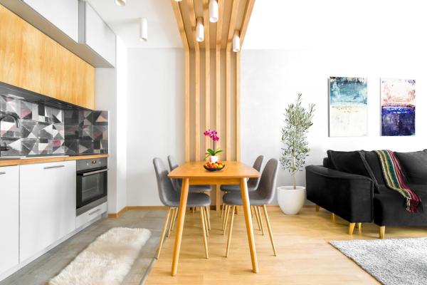 Downtown - Netflix - Ac - Next To Metro And Train - Sofia