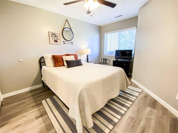 Inn Building Condo 212, Gorgeous Updated Condo - Garden City, UT