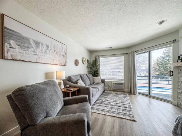 Inn Building Condo 209, Beautifully Updated, View - Bear Lake State Park, Garden City