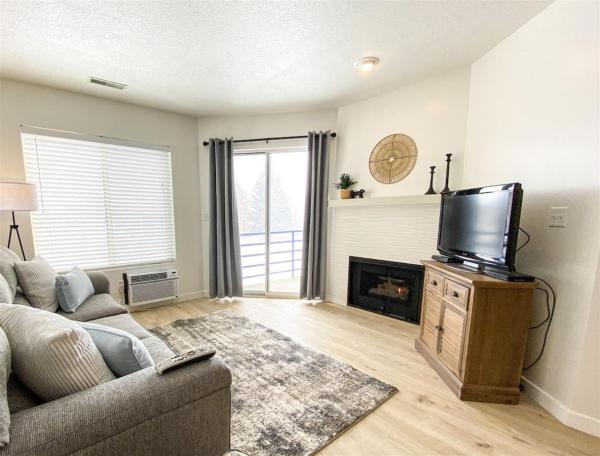 Inn Building Condo 213 Pet Friendly, Patio View - Bear Lake