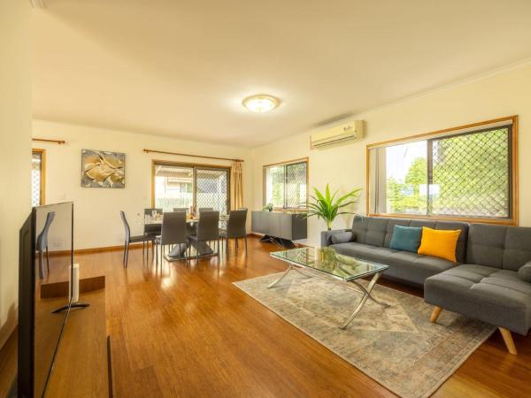 Spacious Land Area 5bedroom Home At Sunnybank New Ac - Oxley