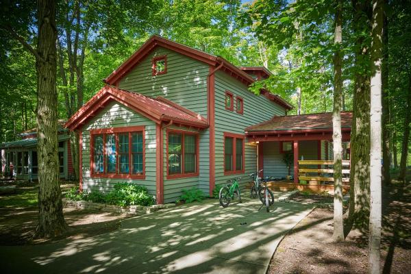 Dollybrook 5 Pet Friendly Community Pool Groups Welcome - Fennville, MI