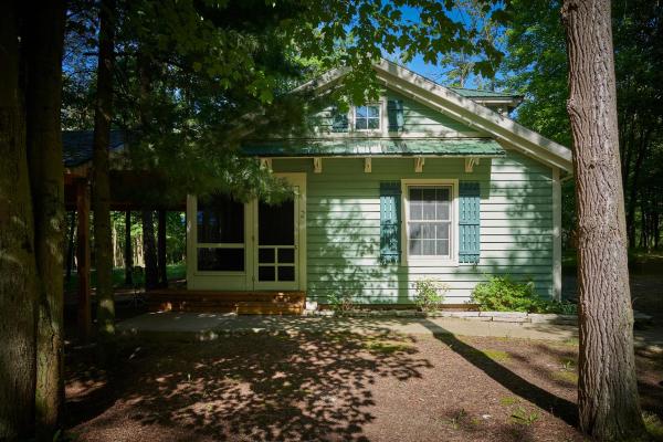 Dollybrook 2 Pet Friendly Community Pool Groups Welcome - Fennville, MI