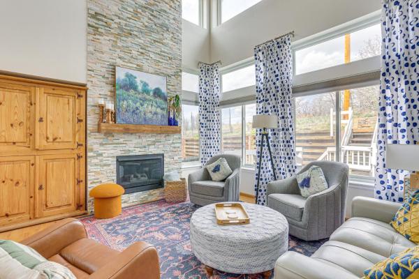 Furnished Deck, Mountain View Castle Rock Home! - Larkspur, CO