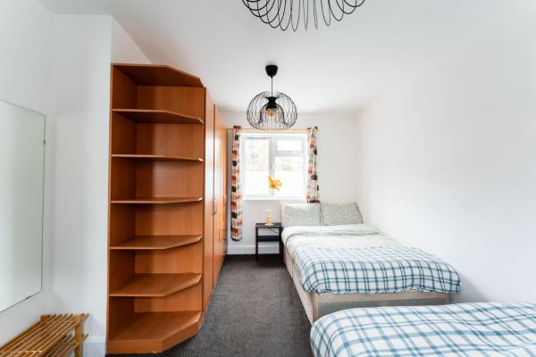 Bright Stays In Camden Town - Barnes