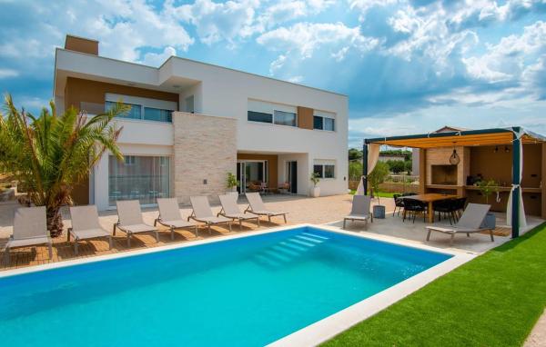 Pet Friendly Home In Mandre - Novalja