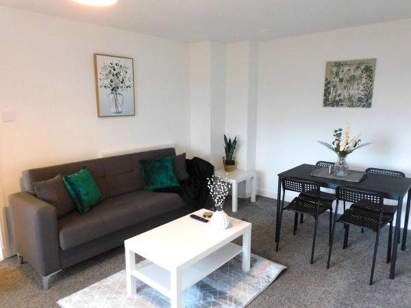4 Bedroom Newly Refurbished Home In East Kilbride - Hamilton, UK
