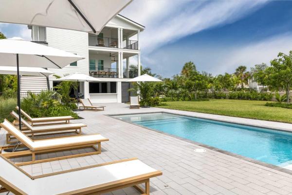 The Ebberly House - Amazing Pool In Gated Community - Stock Island, FL