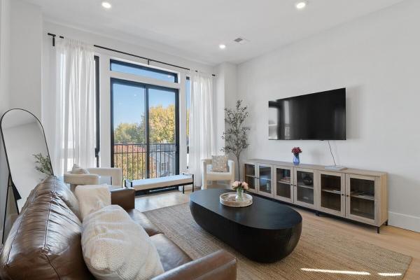 The Arlo A New Stay Close To Nyc And Metlife - Jersey City, NJ