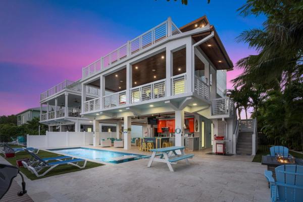 Luxury Waterfront Oasis W Heated Pool And 50' Dock - Marathon, FL
