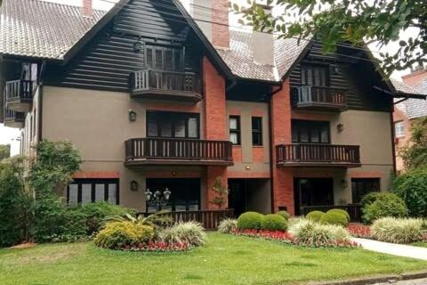 Apartamento 3 Dormitórios No Condomínio Lage De Pedra Em Canela - Gramado