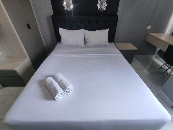 Cozy Living Studio The Alton Apartment By Travelio - Semarang