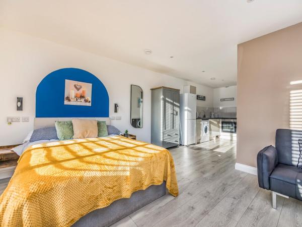 Contemporary Modern Studio - Hayling Island