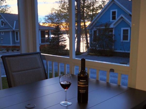 The Chickadee - 21 Farm View - Prince Edward