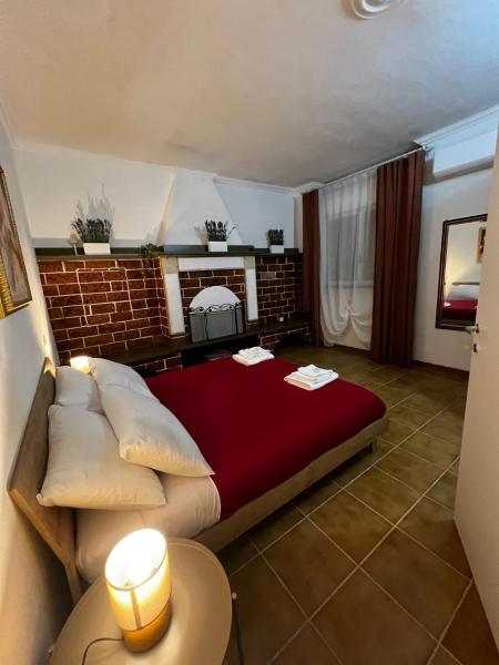Spacious Apartments - 5 Min Ciampino Airport By Car -Sleeps 6 - Easy Train To Rome- La Maison - Ciampino