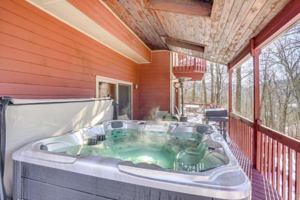 Less Than 1 Mi To Hunter Mtn Spacious Home With Hot Tub! - Hunter Mountain, NY