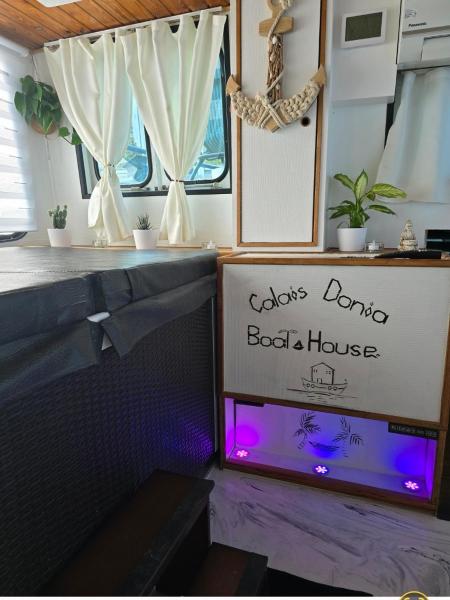 Calaidonia Boat House - Calais