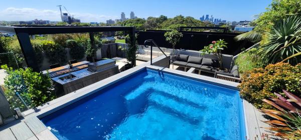 Penthouse Perfection With Private Rooftop Pool - Camperdown