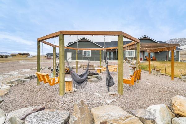 Starry Skies And Mtn Views Family Retreat In Elmo - Montana